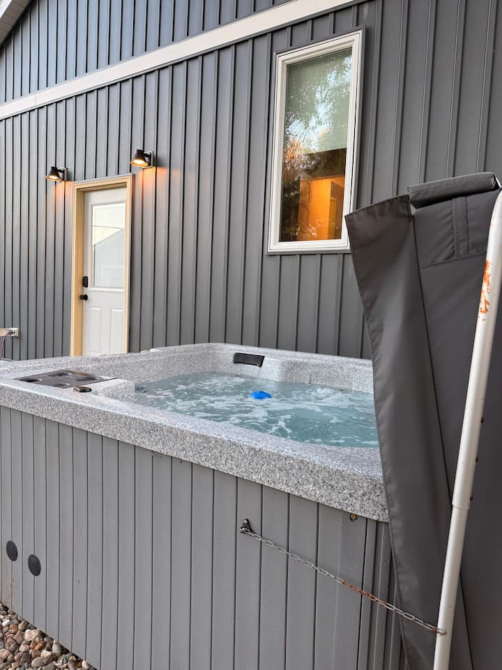 Modern 3br W/hot Tub + Sauna + Arcades, 2 Mi To Sh - Medford, MN