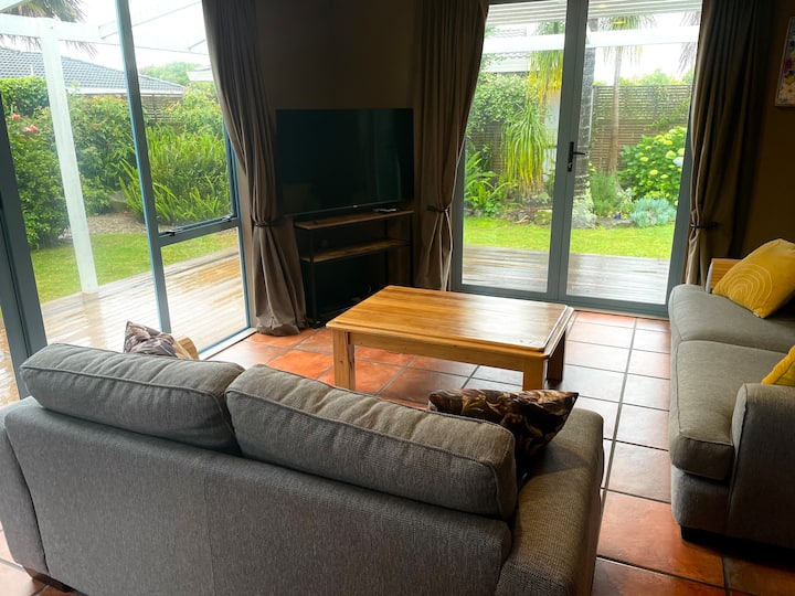 Spacious Home Amongst The Trees - Mount Maunganui