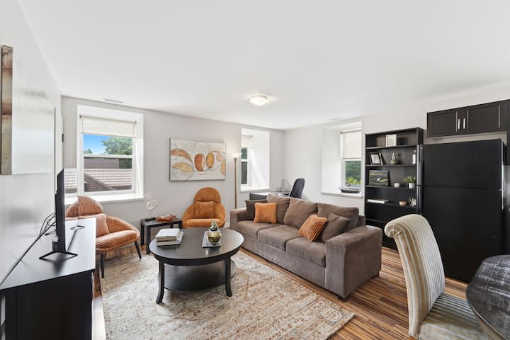 Full Apartment W/ 1 Bedroom (302) - Waterloo