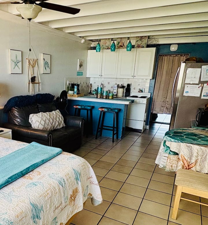 Beachfront Condo Pool + Chairs & Cooler Pcb! - Panama City Beach, FL