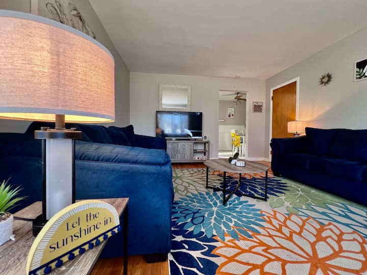 Cincyshortstays Golden Escape 2 Bedroom Apartment - Cincinnati