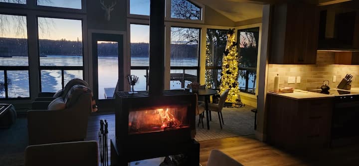 Lakeside Lodge
Scott’s Vacation House Rules (Reno) - Uxbridge, ON, Canada