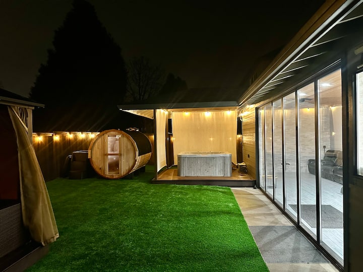 Mt Hood Luxury Home Sauna Hot Tub Game Room & More - Troutdale, OR