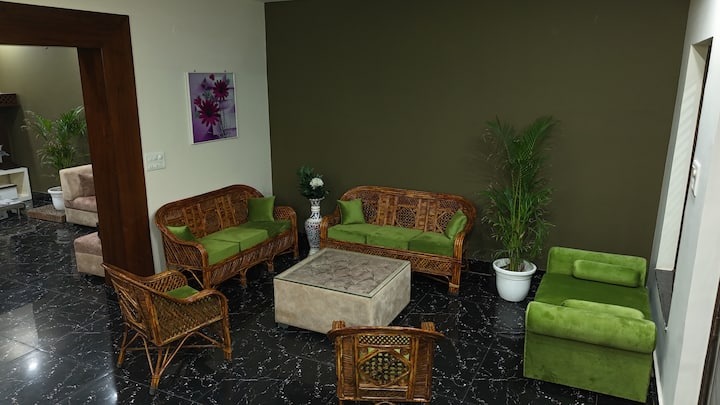 Serenity | 5 Beds | Garden | Kitchen | 2 Lounges - Faridabad