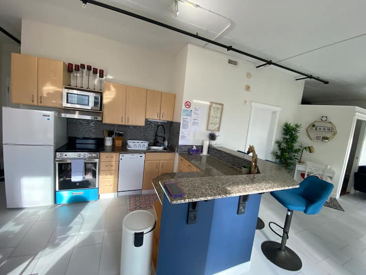 Great View, Clean And Comfortable Loft In Downtown - Edmonton