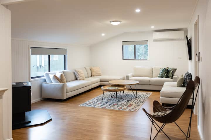 Wild Woods  4 Bedroom Deck Cottage - Pokolbin