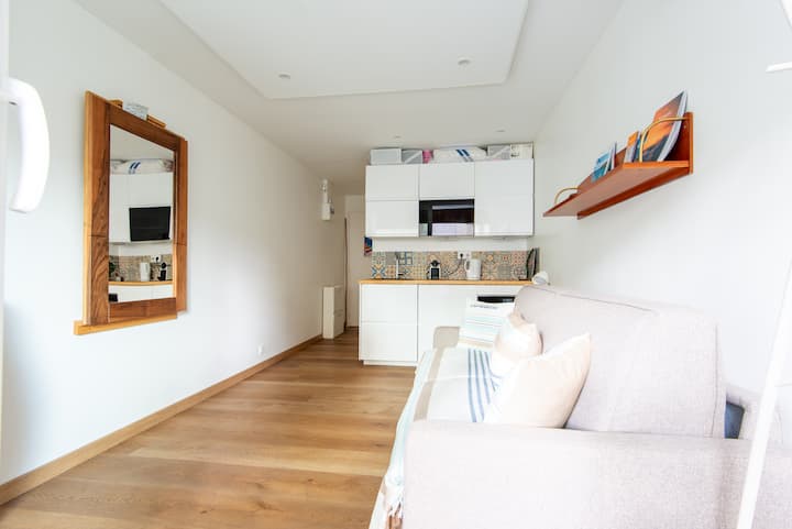 Les Pieds Dans L’eau. Studio. - Menton