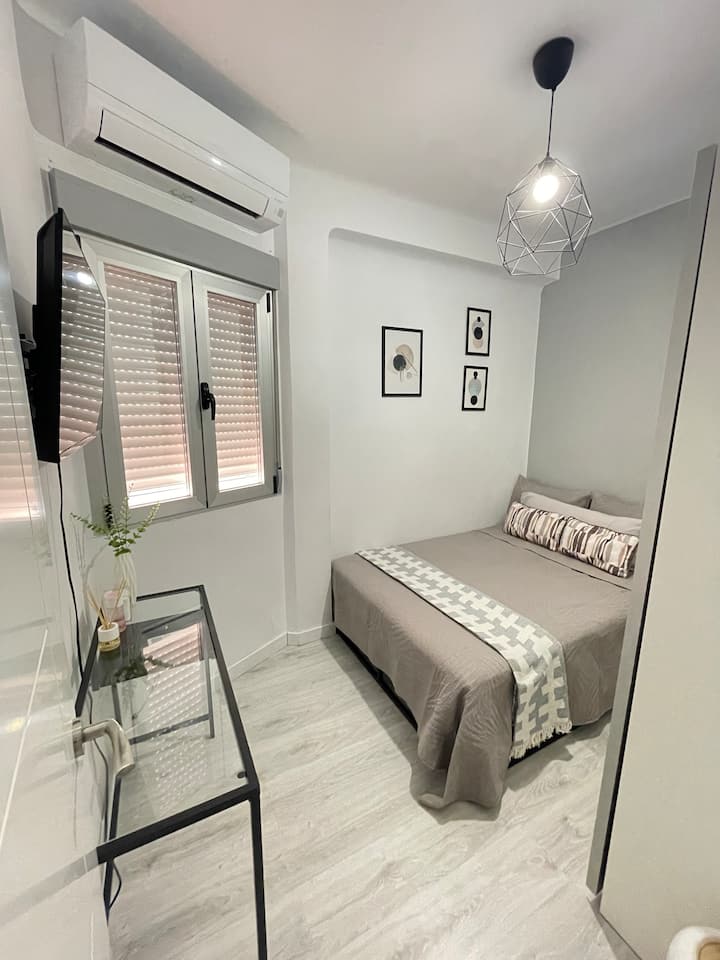 Habitación Privada Aire Acondicionado Y Tv Centro - Madrid