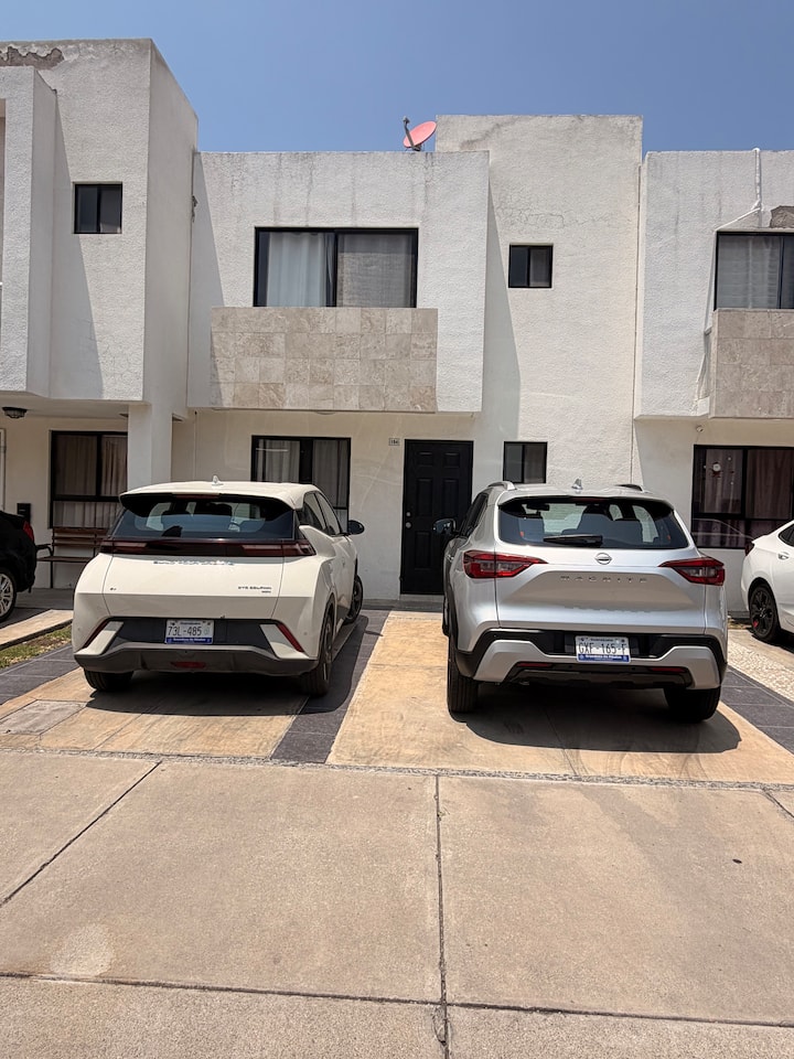 Casa En Privada 5 Camas Ubicada - Celaya