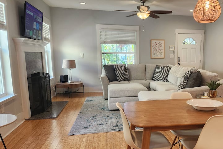 Charming South Tampa Craftsman Home Near Bayshore - Tampa, FL