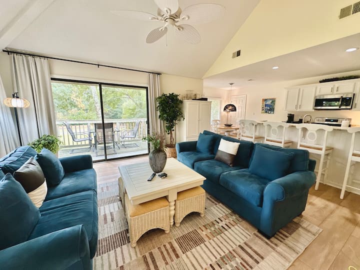 Golf / Beach Penthouse Condo With King Size Bed - Sunset Beach, NC