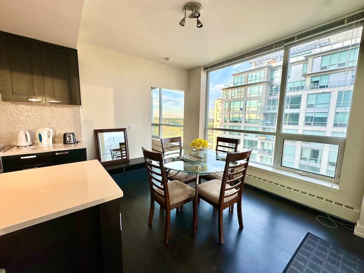 Waterfront Skyline Suite - Calgary
