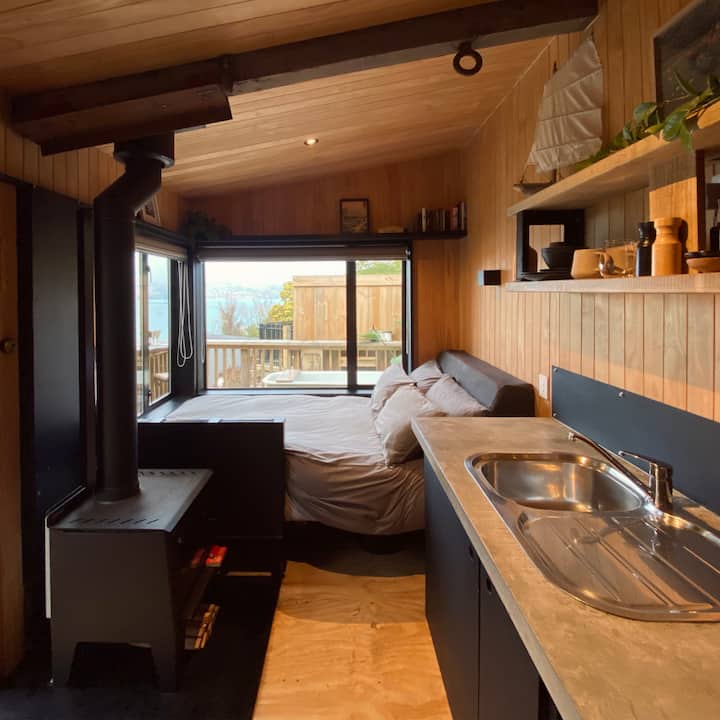 Mariners Cabin: Your Seaside Escape - Christchurch