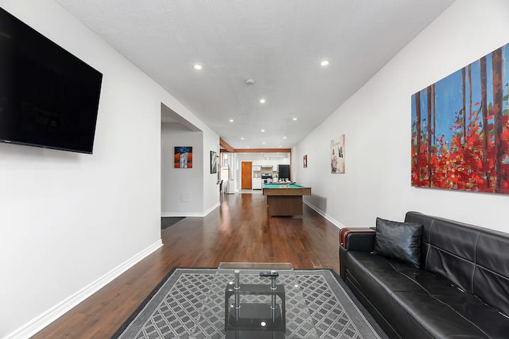 Spacious 3 Beds Parking($14/day) - Montreal