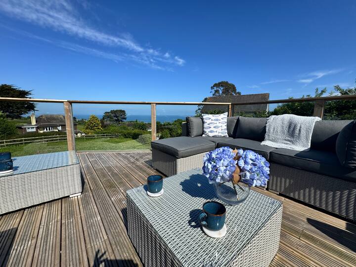 Sea-view Coastal Retreat | Sleeps 11 | Huge Deck - Devon