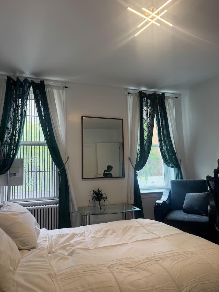 Sunny & Spacious 1bd (Full Apt) By Yankee Stadium - The Bronx, NY