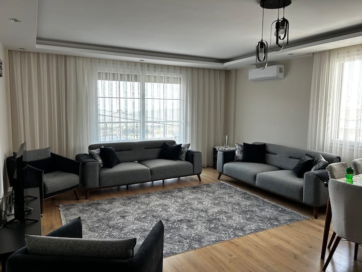 Central ÇEşme Apartment With Sea & Mountain View - Ilıca