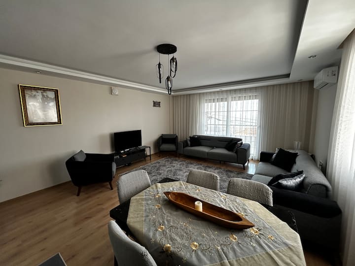 Central ÇEşme Apartment With Sea & Mountain View - Çeşme