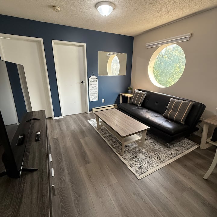 Cozy Beach 2 Bedroom Condo - Invermere