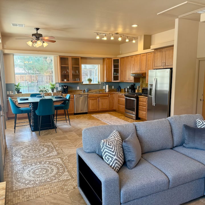 Guest House With Yard - Las Vegas, NV