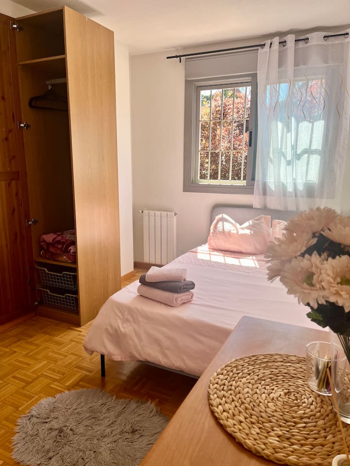 Habitación Acogedora Con Vista A La Naturaleza - Getafe