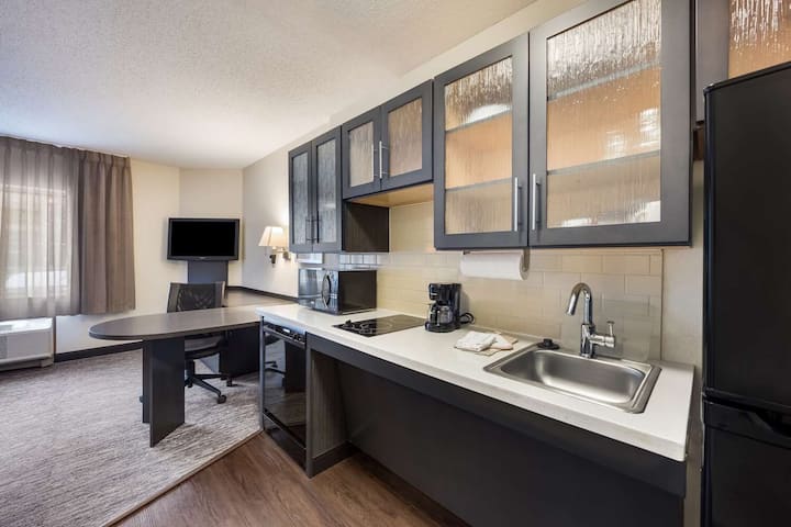 Comfort & Convenience! Pets Allowed, Full Kitchen! - Columbus, OH