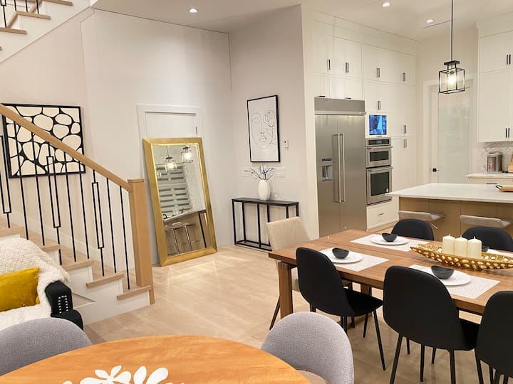 New Modern Luxury Home - Surrey