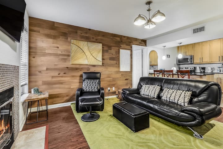 Precioso Condominio Con Gran Piscina, Sillón De Masaje! - Austin