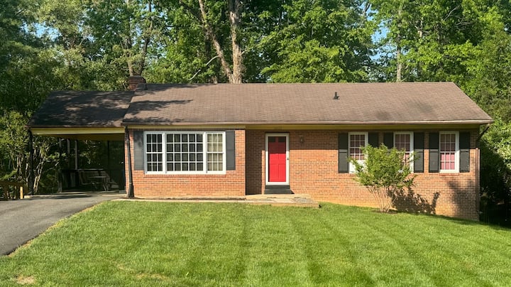 Spacious Basement Apartment - Alexandria, VA