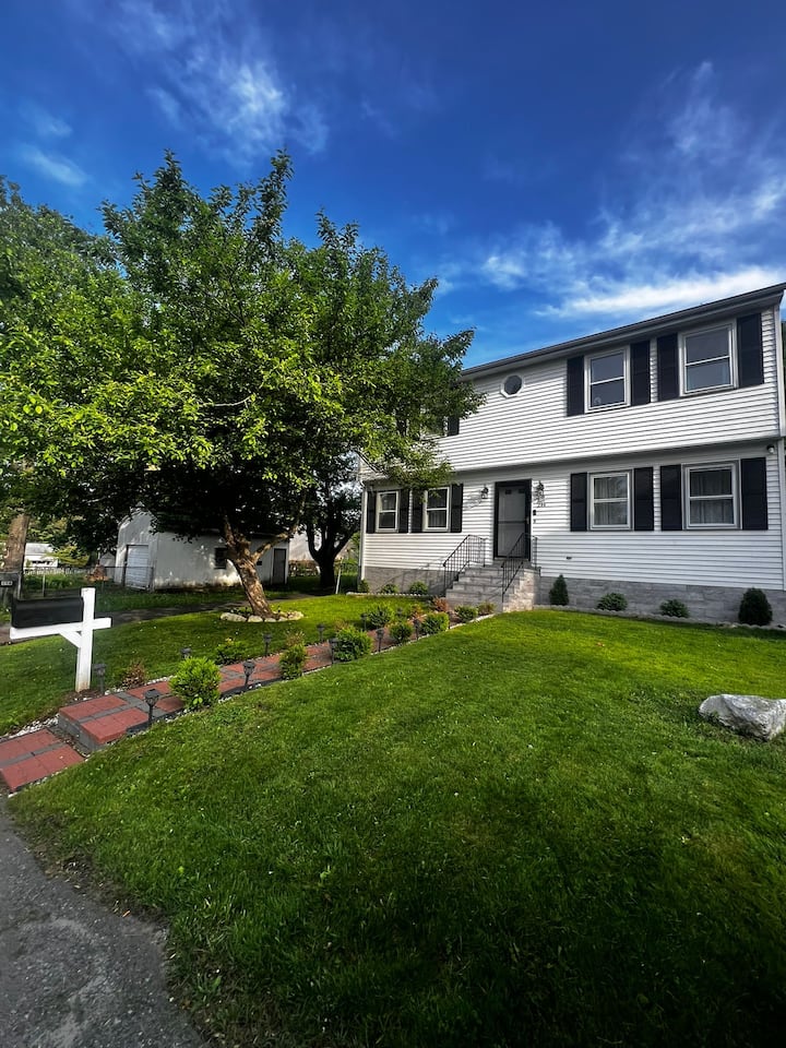Casa Acogedora Y Tranquila - Waterbury, CT