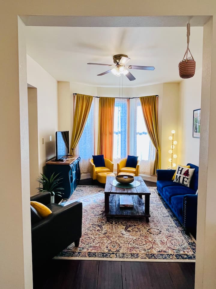 Relaxing Townhouse Downtown Dubuque - Dubuque, IA