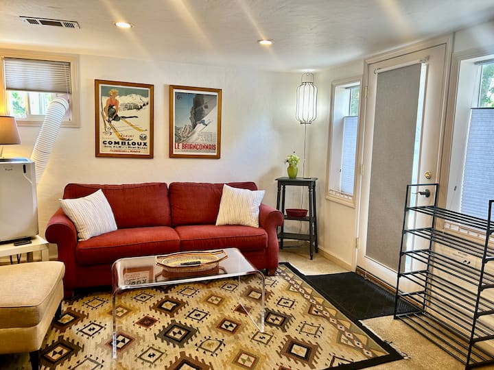Great Location Downtown 2br With Yoga & Play Room - Mount Shasta, CA
