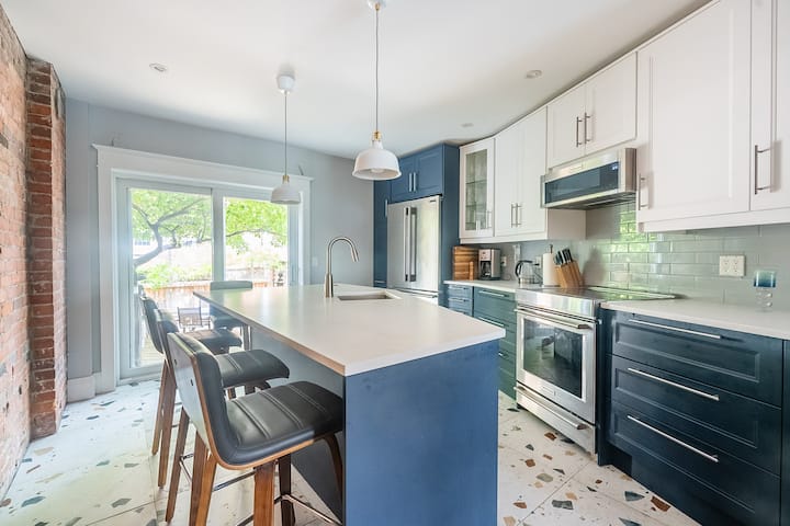 Spacious, Bright, Renovated Home Toronto-danforth - Toronto