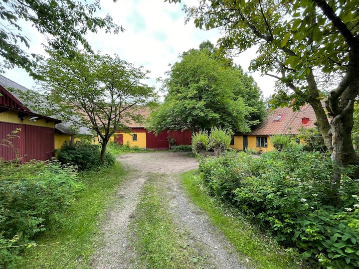 Vacker ÖSterlengård Uthyres Veckovis - Tomelilla