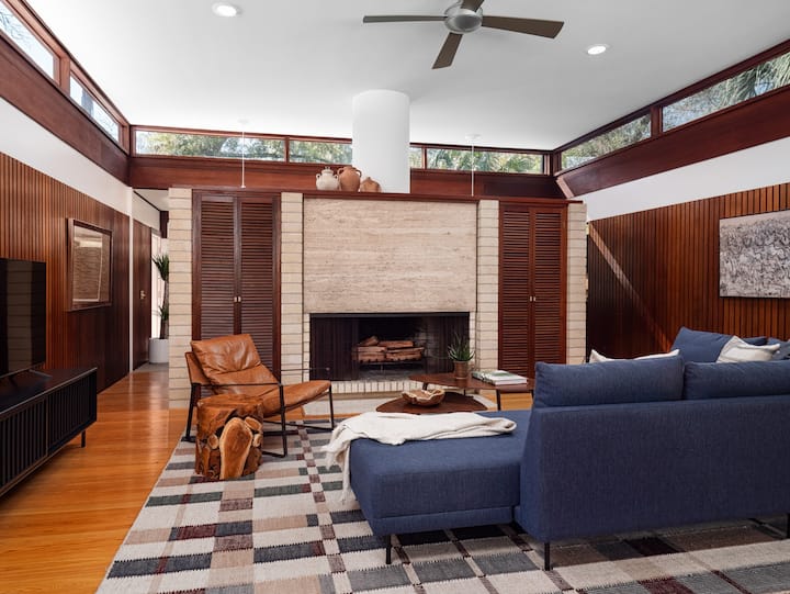 The Vaughn House
Mid-century Modern Retreat - Gainesville, FL