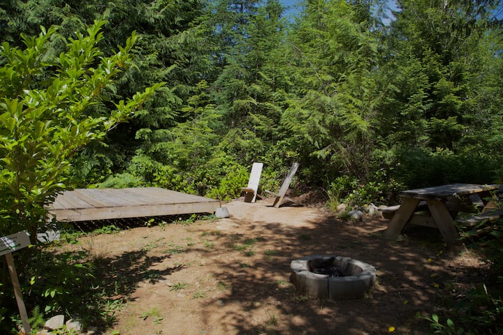 Bright Cosy Campsite - Sechelt