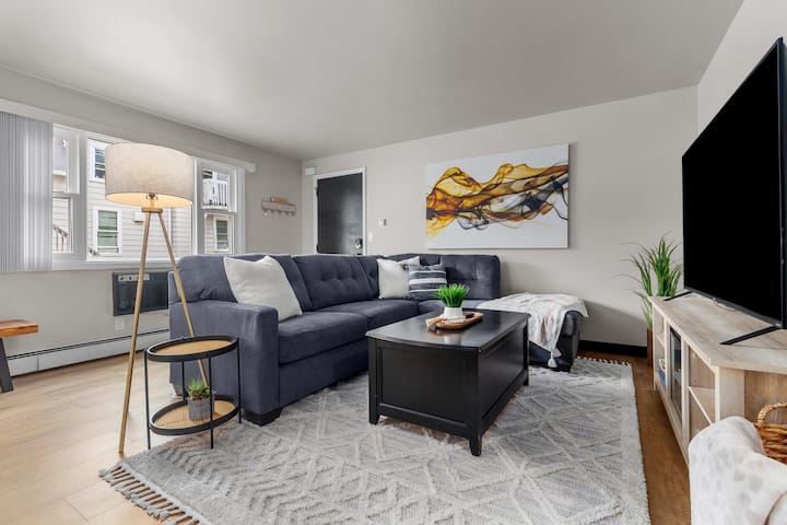 Updated Centrally Located Boho Suite - Green Bay, WI