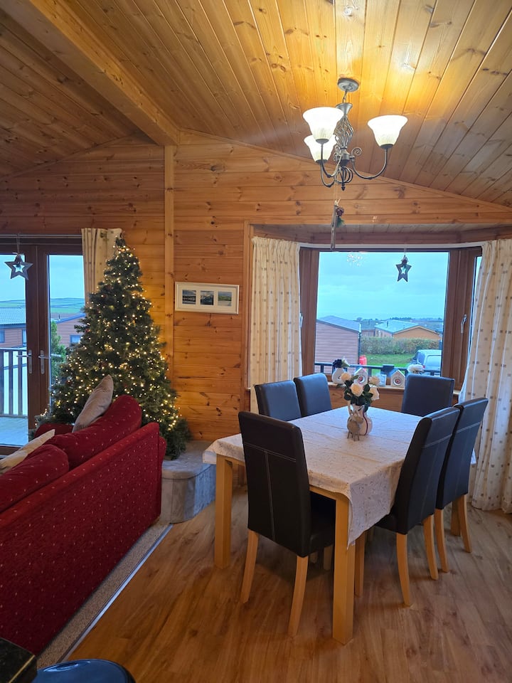 Devon Coastal Wood Cabin
Getaway Summer Or Winter - Croyde