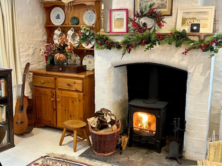 Romantic N Devon Seaside Cottage With Log Burner - Clovelly
