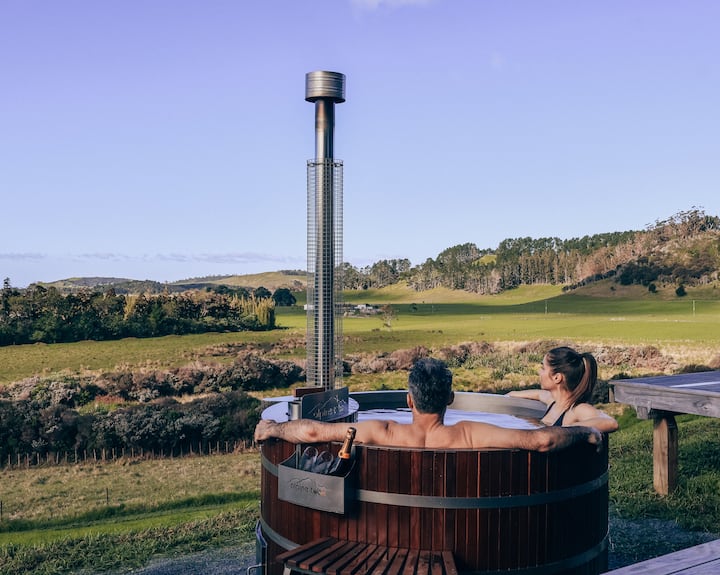 Omakana Cottage With Farm Views & Cedar Hot Tub - Matakana