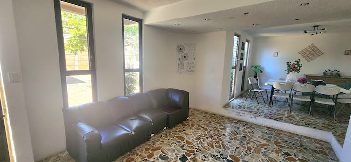 Casa Amplia: 5 Hab Matrimoniales Y 3 Parkings - Oaxaca