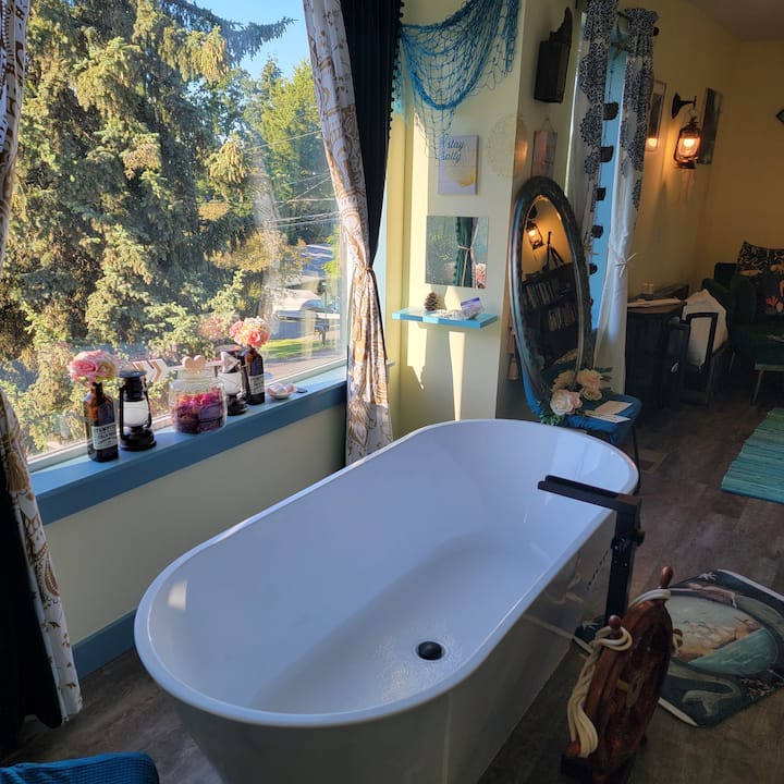 Treetop Cabin - West Linn, OR