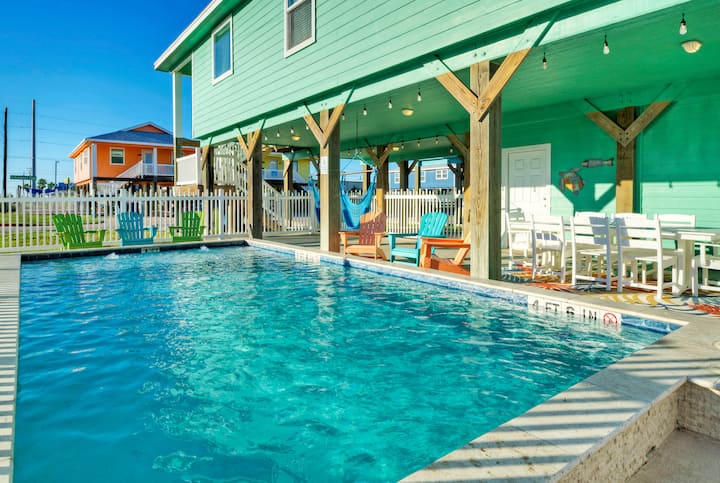 Mins To Beach | Golf Cart Zone | Pool + Game Room - Port Aransas, TX