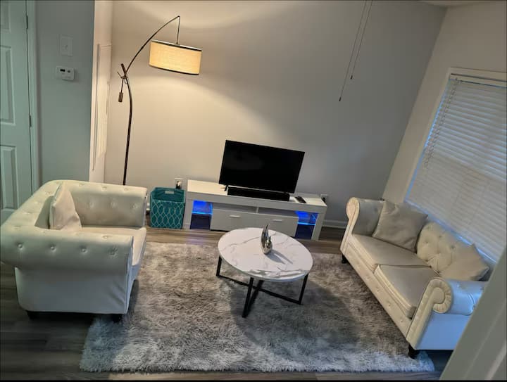 Beautiful Gated Apartment In Sandy Springs - Sandy Springs, GA