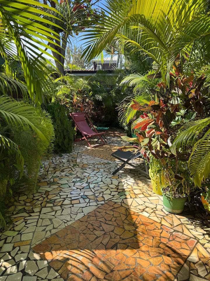 Logement Atypique Dans Un Jardin Près De L’océan - La Réunion