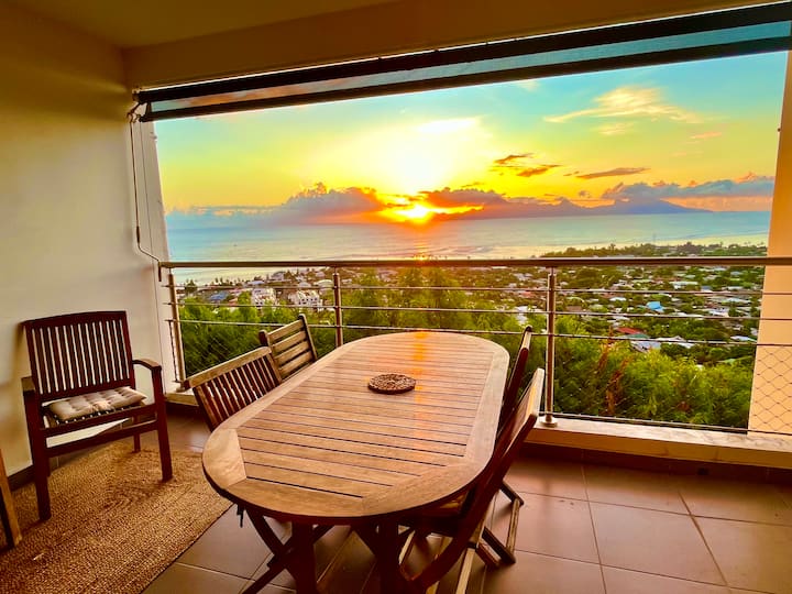 Coucher Du Soleil En Terrasse. - Tahiti