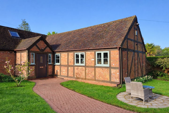 Harrods Hideaway, Peaceful Countryside Location - Worcestershire