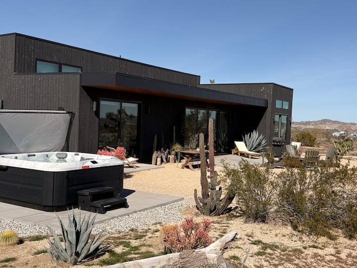 Luna Star 2 Bed 2 Bath Hot Tub Desert Views! - Joshua Tree National Park