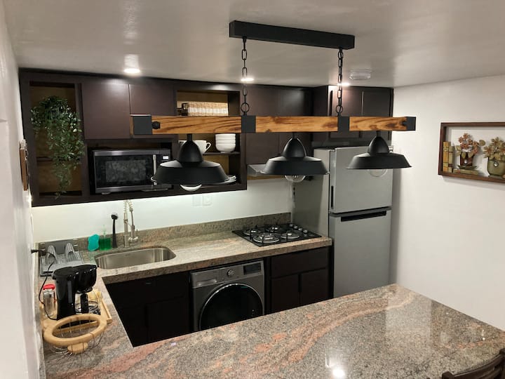 Depa “B” 2 Cuartos, Zona Hotelera, Uabc, - Mexicali