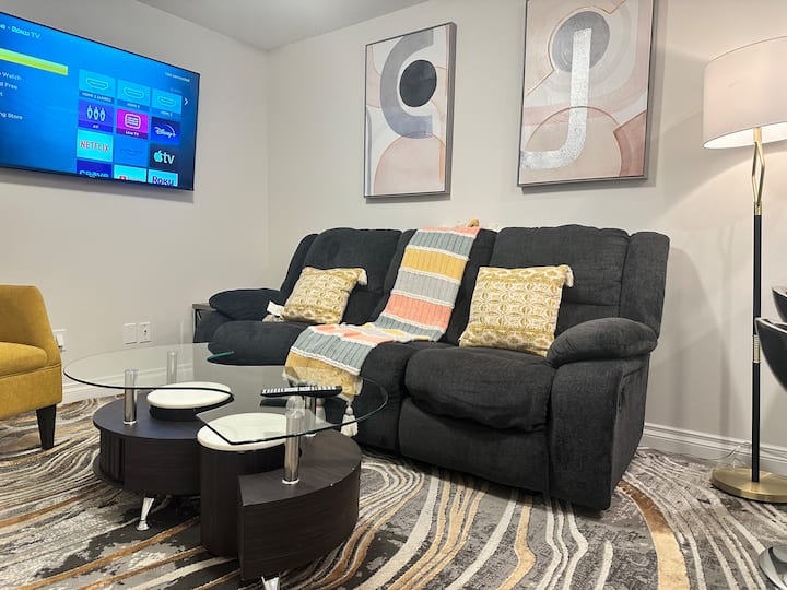 Cozy Walkout Suite Near Bus Stop - Calgary